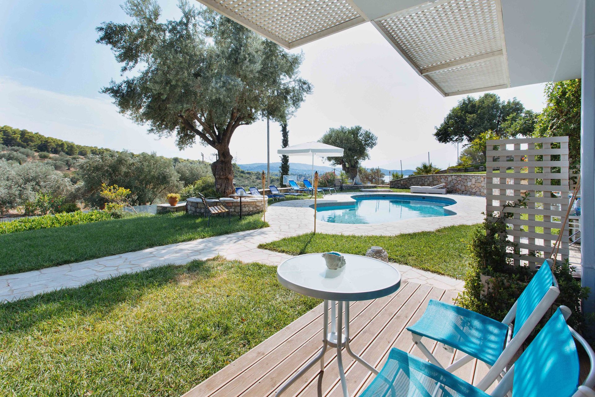 Sunny Place Resort - Δορούφι, Πόρτο Χέλι Διαμονή | Ekdromi.gr