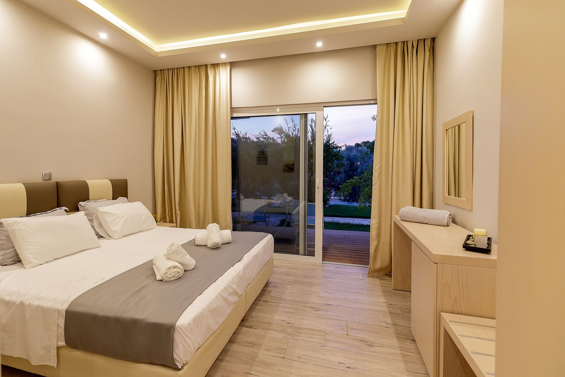 Sunny Place Resort - Δορούφι, Πόρτο Χέλι Διαμονή | Ekdromi.gr