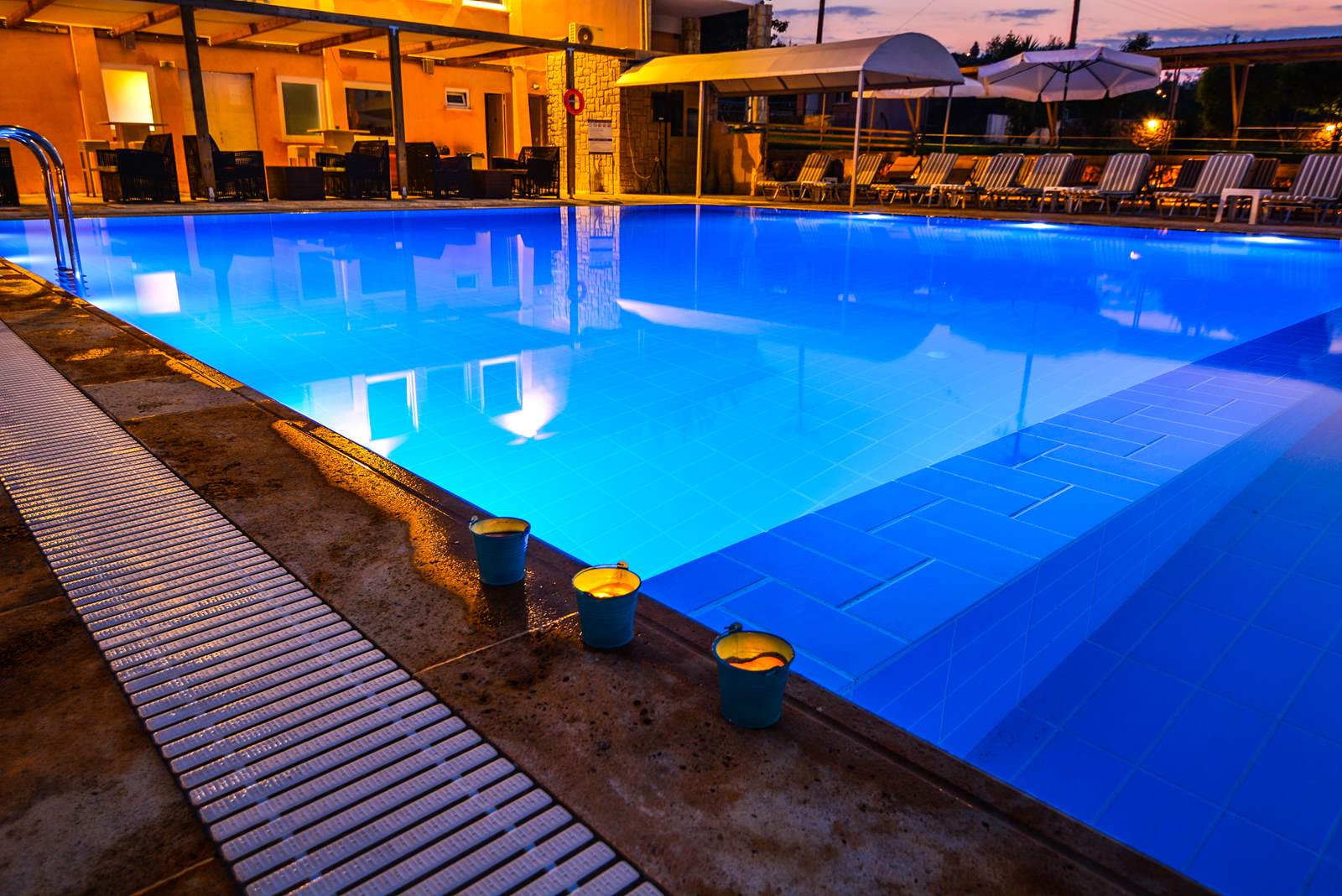 Black & White Boho Resort - Ξυλόκαστρο από 115€/νύχτα - Ημιδιατροφή