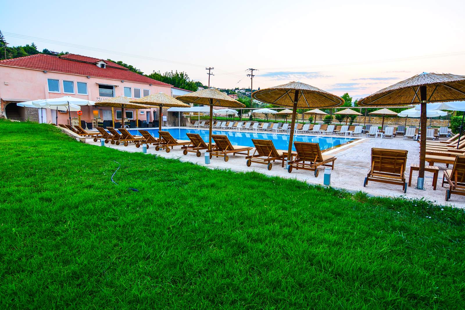 Black & White Boho Resort - Ξυλόκαστρο από 115€/νύχτα - Ημιδιατροφή