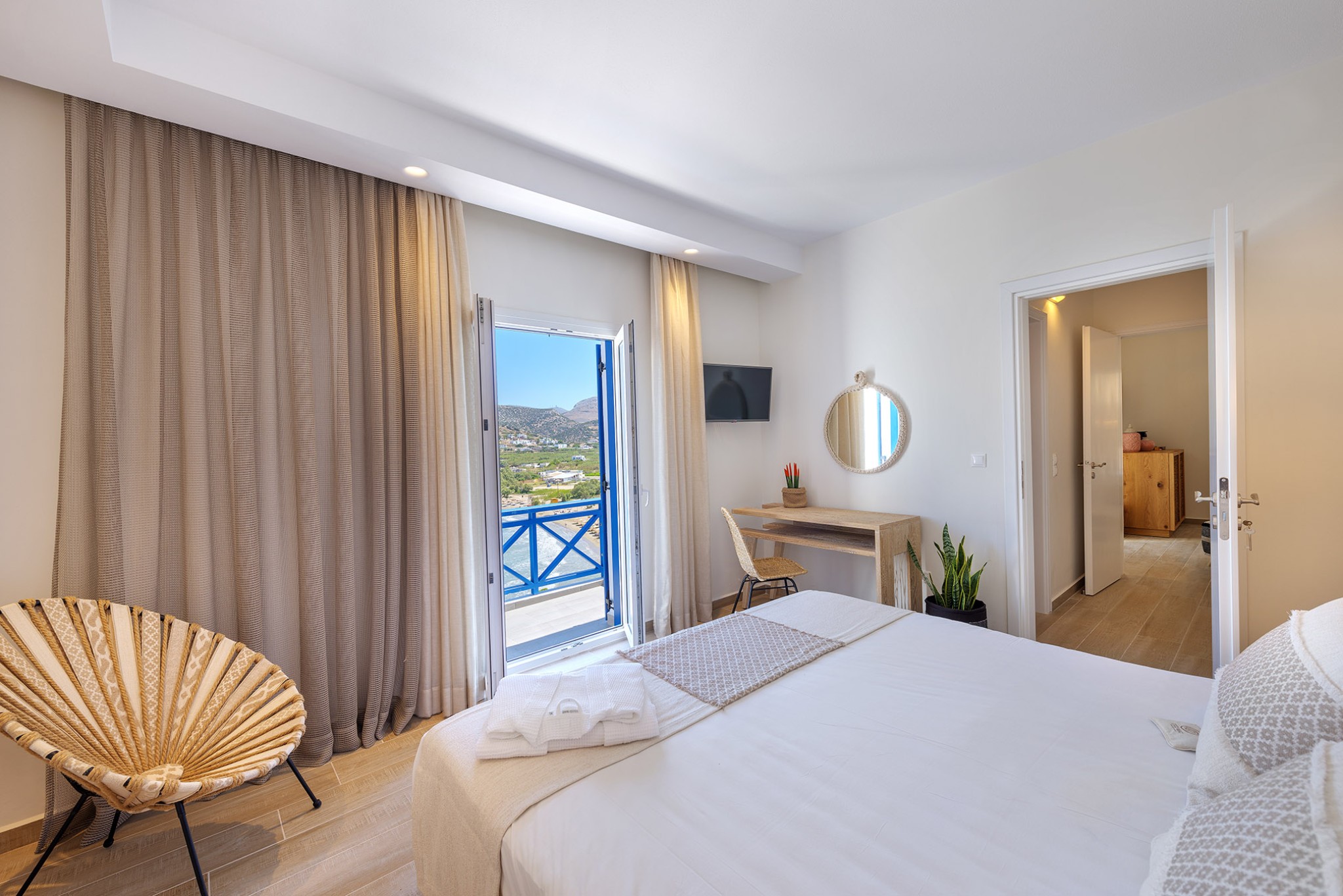 4* Dolphin Bay Seaside Resort & Suites - Γαλησσάς, Σύρος από 71€/νύχτα ...
