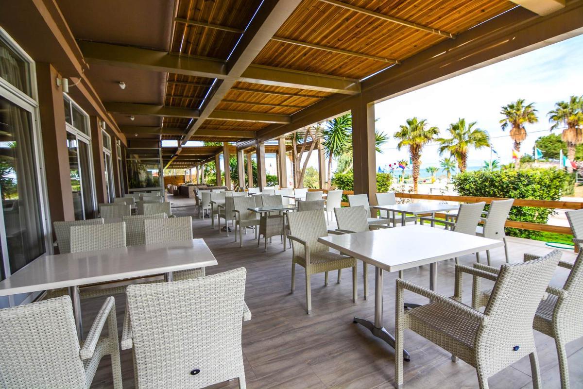 Black & White Boho Resort - Ξυλόκαστρο από 115€/νύχτα - Ημιδιατροφή